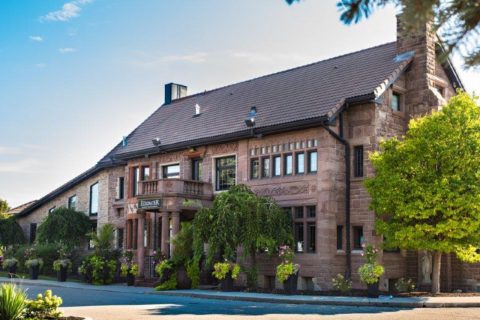 Home - Edgewater Manor